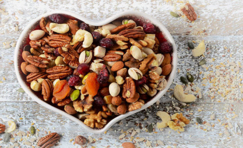 Các loại hạt nhâm nhi ngày Tết tốt cho tim mạch giảm nguy cơ bệnh tim